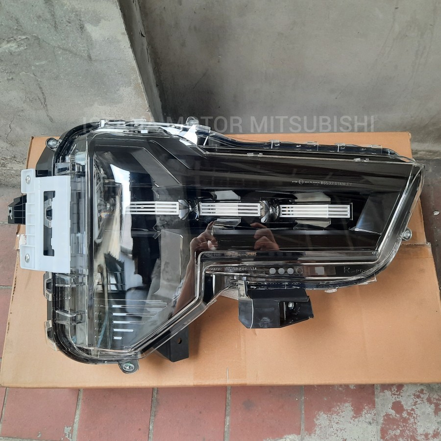Jual Headlamp Lampu Depan Original Asli Mitsubishi New Xpander Cross ...