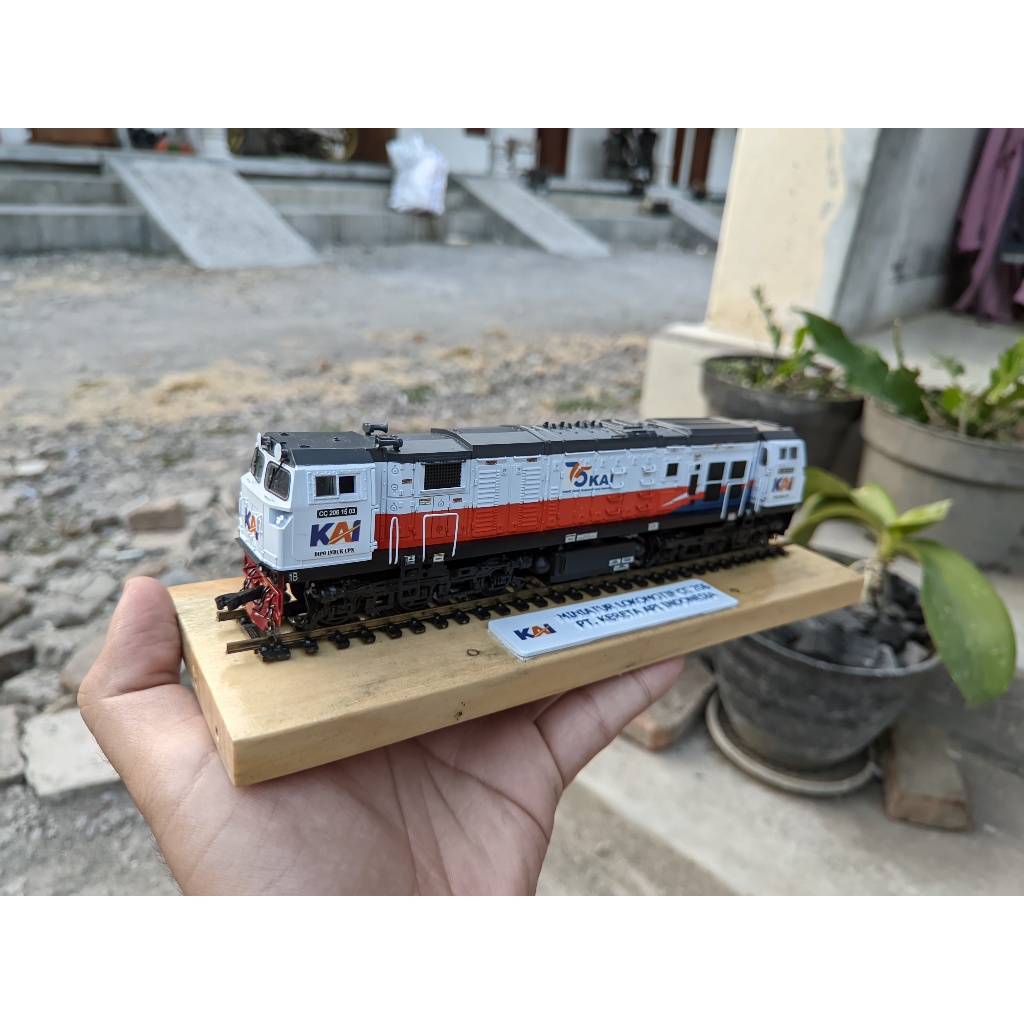 Jual Miniatur Lokomotif CC206 High Detail | Shopee Indonesia