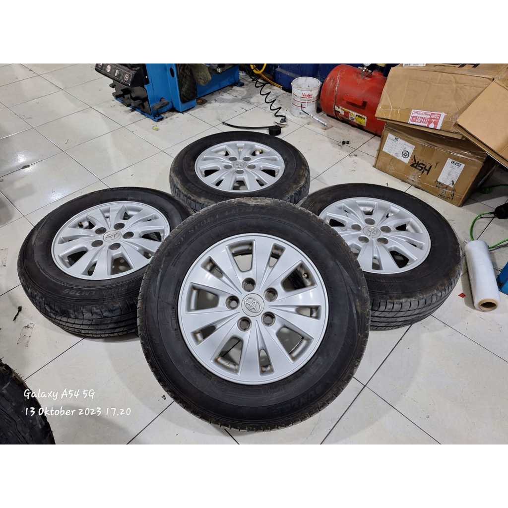 Jual Velg Mobil Bekas Ring 15 STD INNOVA R15X6 H5X114,3 ET45 BAN 205 70 ...
