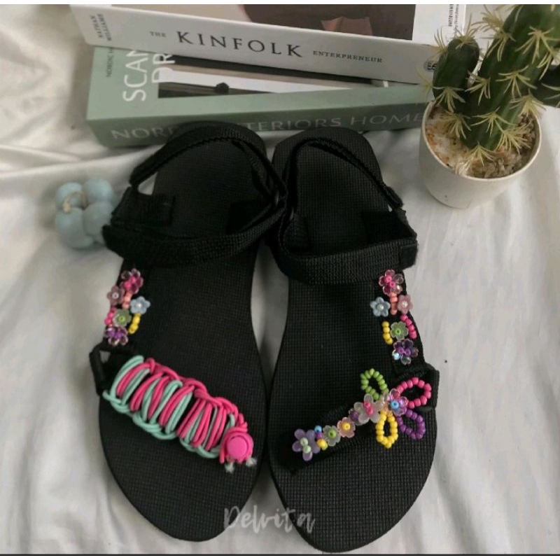 Jual Aurora Sandals Sendal Tali Wanita Beads Manik Mote Garden Untuk ...