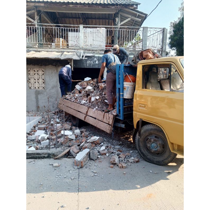 Jual urugan puing,tanah merah dan buang sampah proyekvon083870081233 ...