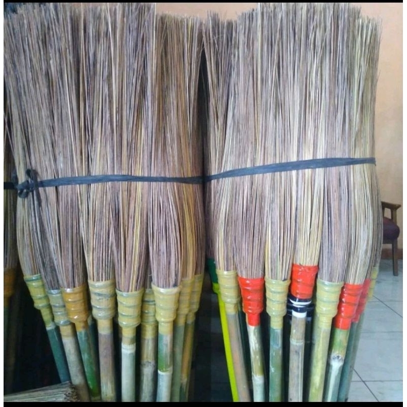Jual sapu lidi gagang / sampu lidi taman / sapu lidi jalan | Shopee ...