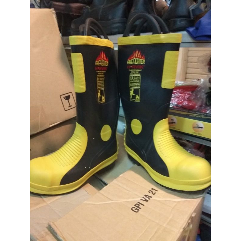 Jual Sepatu Boot Harvik Pemadam Kebakaran / Sepatu Safety Boot Harvik ...