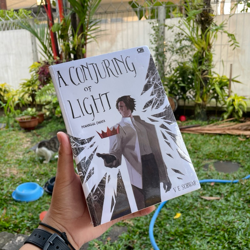 Jual Buku novel A Conjuring of Light (V E Schwab) | Shopee Indonesia