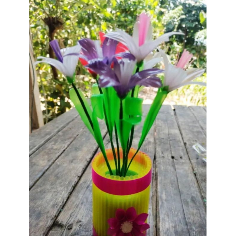Jual pot dan bunga plastik dari sedotan isi bunga 6 tangkai | Shopee ...