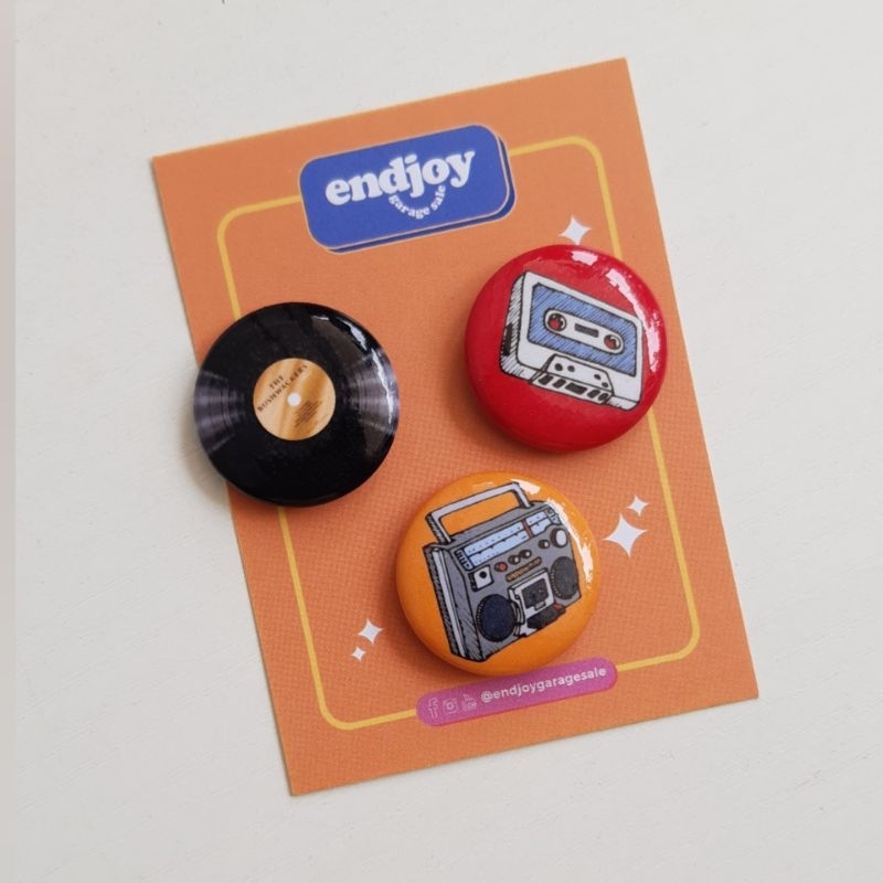 Jual Pin Bross Kaset Pita Vinyl Boombox Jadul | Shopee Indonesia
