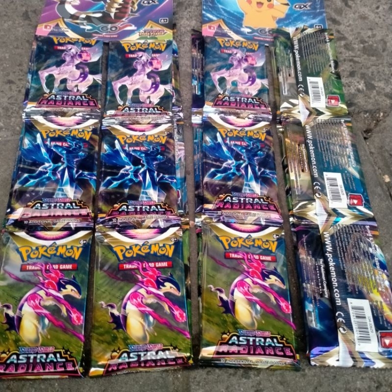 Jual 12 Sachet Mainan Kartu gambar Pokemon New Trading Card Terbaru ...