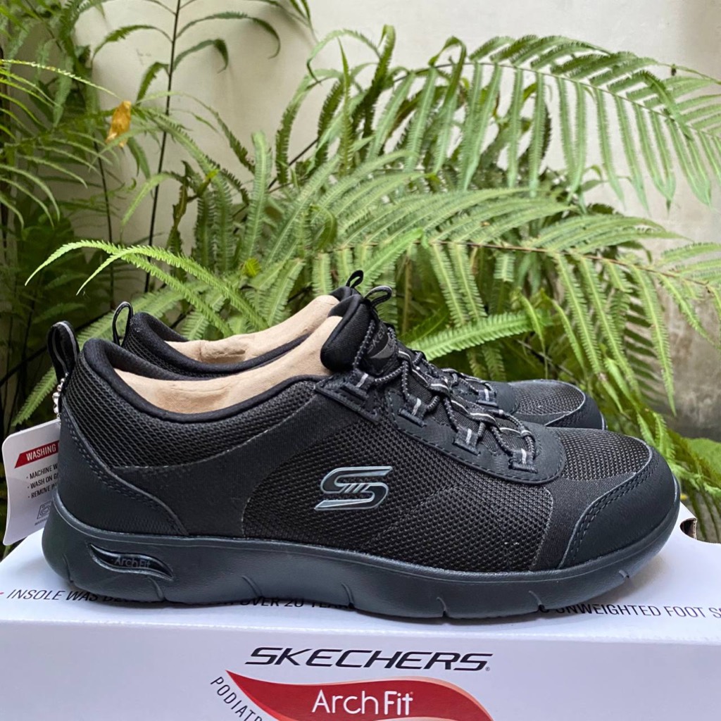 Jual SKECHERS ARCHFIT REFINE HER ACE FULLBLACK 149914 SEPATU WANITA ...