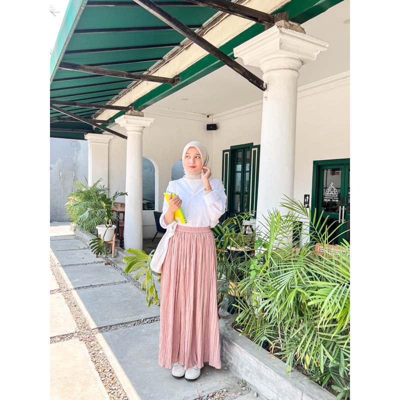 Jual Queenie Skirt by Kimka hijab | Rok Cringkle Korea | Rok Jumbo ...