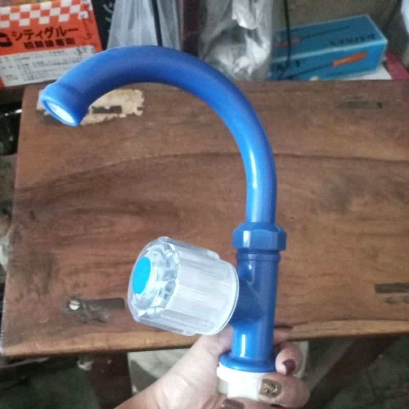 Jual Kran putar wastafel warna biru/ kran cuci piring plastik ...