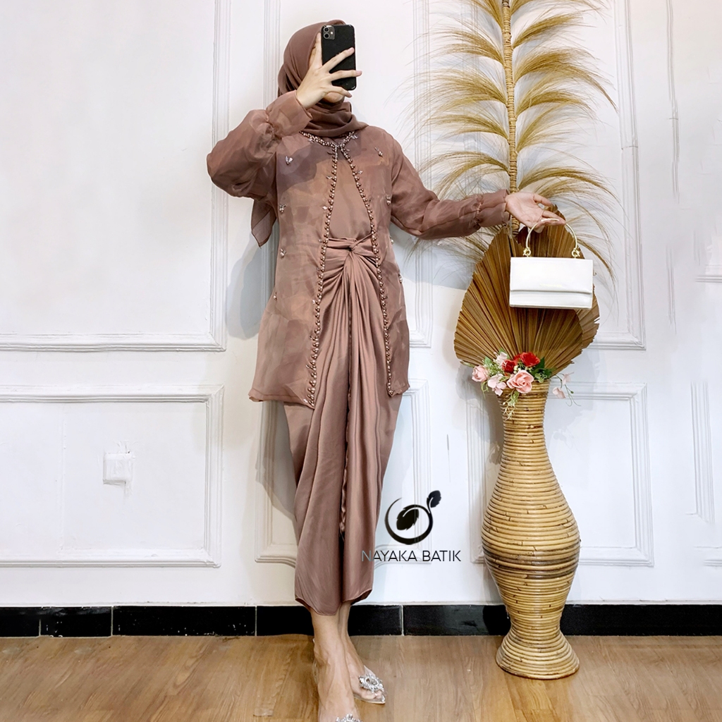 Jual NAYAKA BATIK - Setelan Kebaya Polos Modern Oneset Kavita Jemma ...