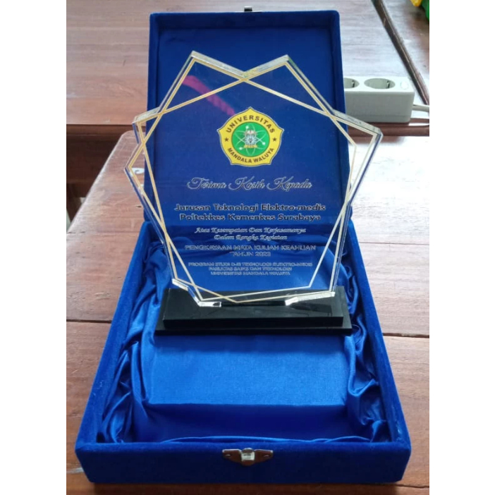 Jual Plakat Akrilik / Piagam / Trophy Cetak Design Custom | Shopee ...