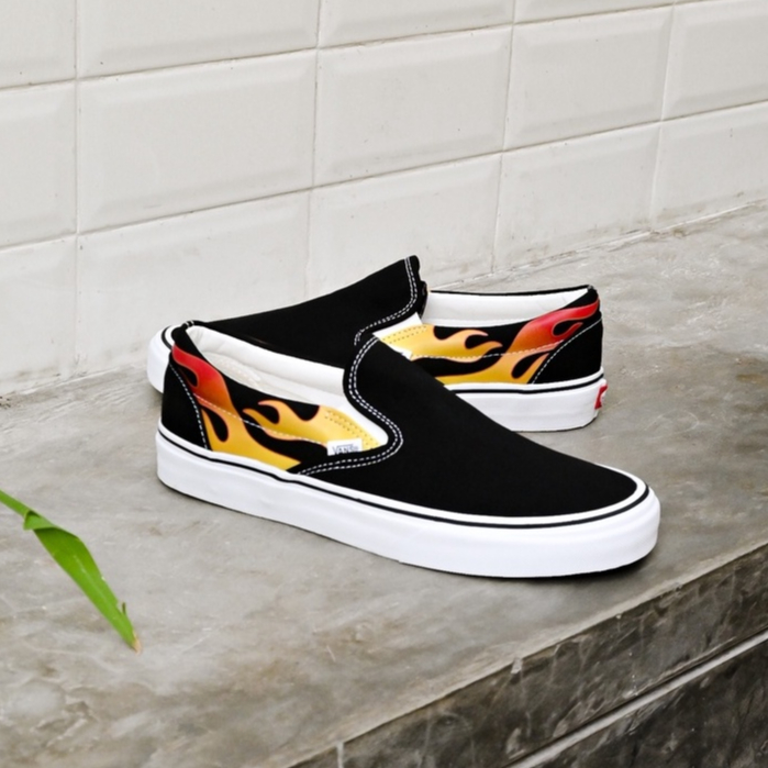 Jual SEPATU SNEAKERS SLIP ON FLAME API BLACK WHITE HITAM PUTIH ORIGINAL ...