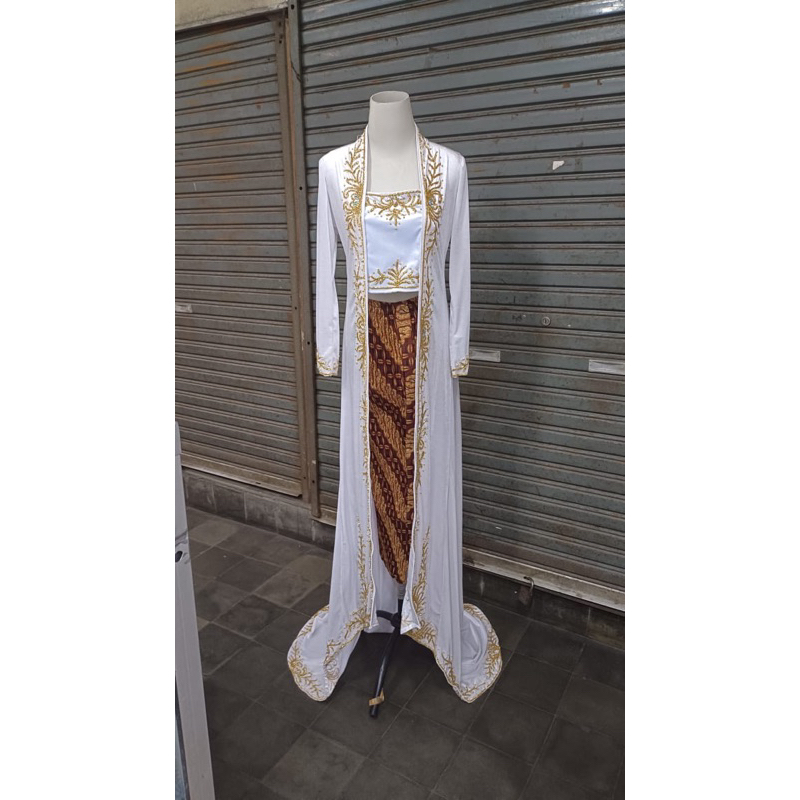 Jual Kebaya Pengantin ekor Bludru Putih | Shopee Indonesia