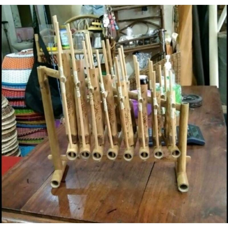 Jual Angklung bambu 1 oktaf 8 nada TK.alat musik tradisional | Shopee ...