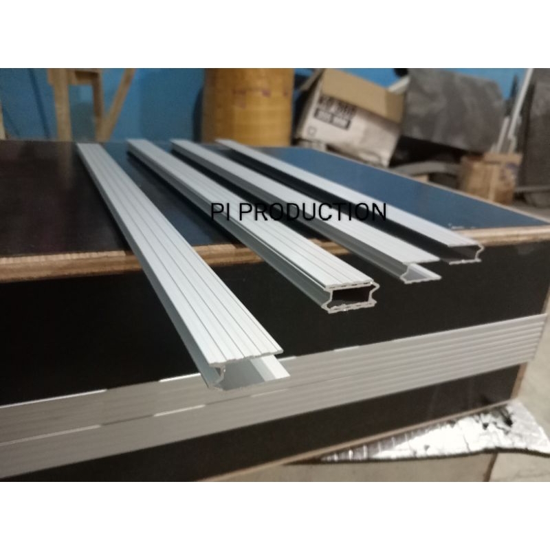 Jual LIST M ALUMINIUM HARDCASE 50 CM LIS BOX LIS KOPER | Shopee Indonesia