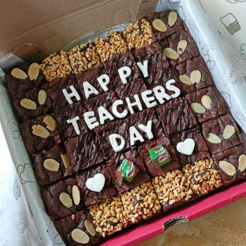 Jual (Nida Cake&Bakery) Brownies Fudgy 36 Sekat Custom/Hampers Brownies ...