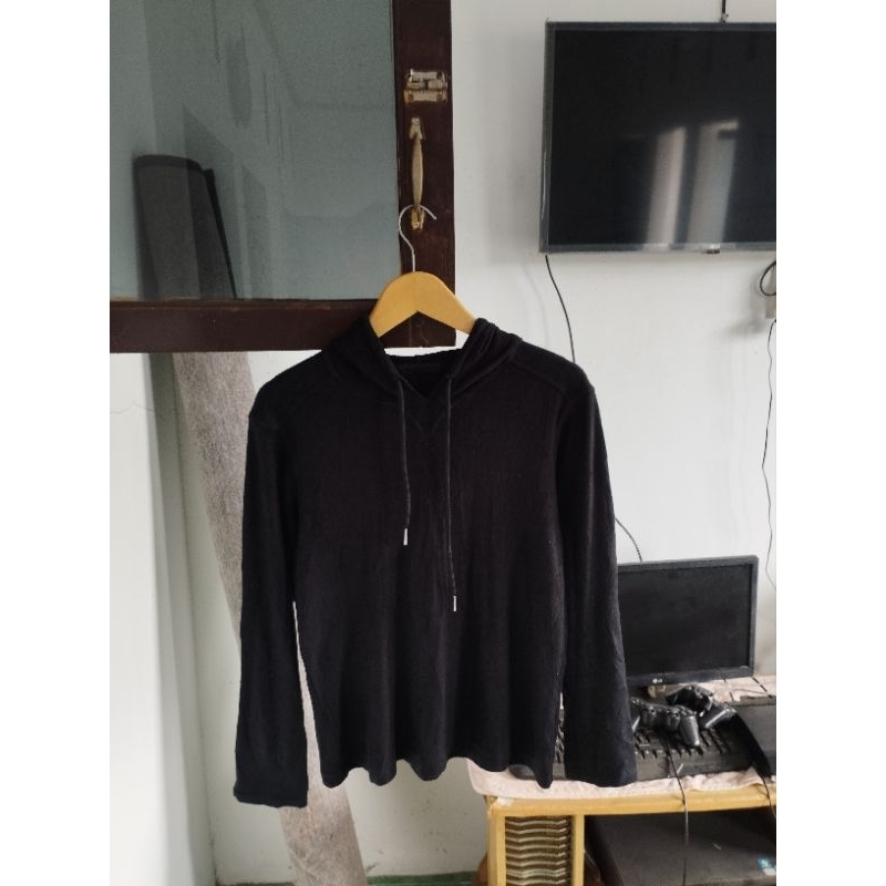Jual Hoodie Hitam Polos by Uniqlo | Shopee Indonesia