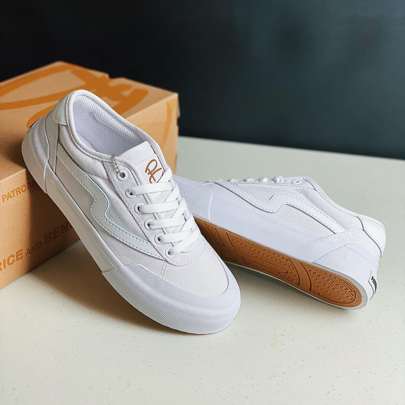 Jual Patrobas New Ivan Triple White Low | putih white pria wanita ...