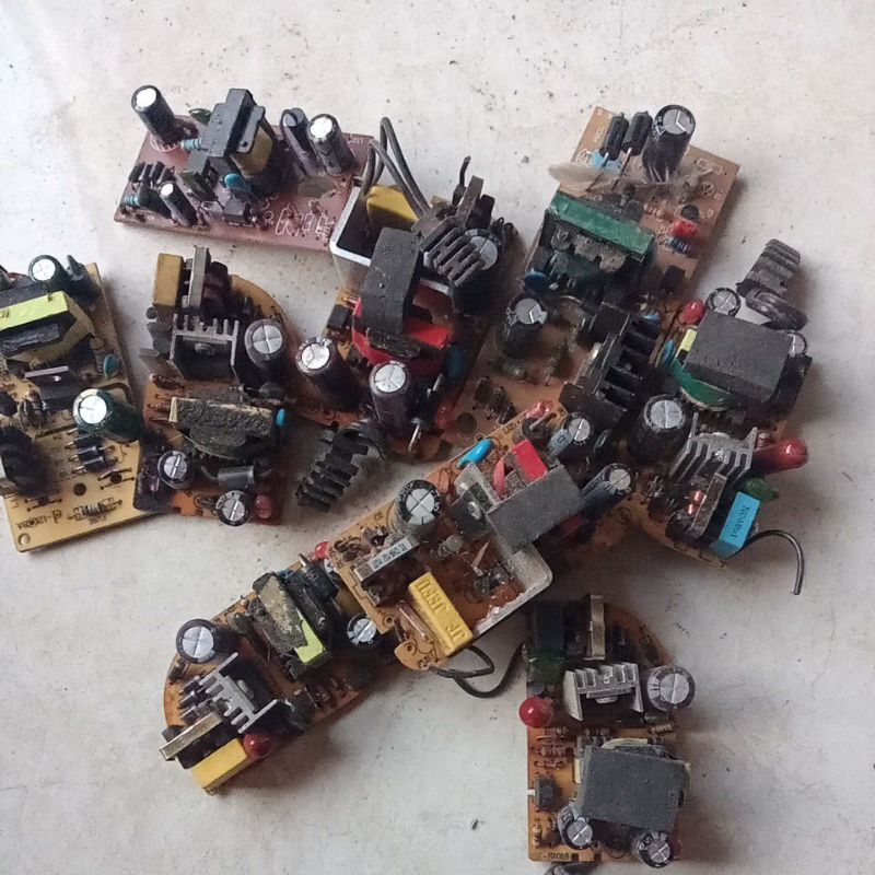 Jual mesin adaptor 12v 2A kondisi off buat oprekan | Shopee Indonesia