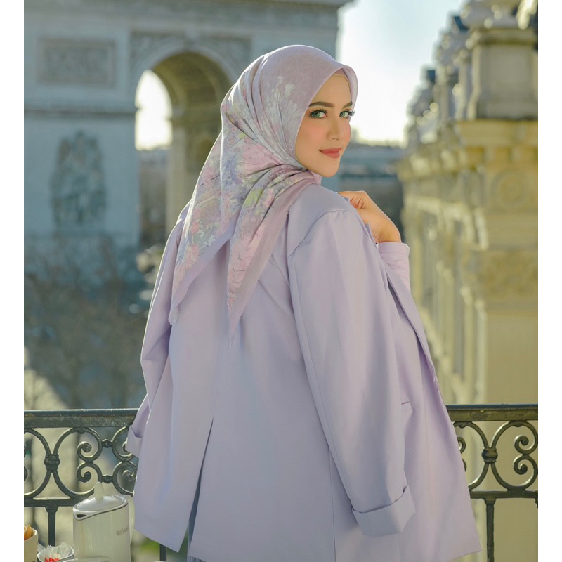 Jual Buttonscarves x Emily in Paris : The Parisian Series New | Shopee ...