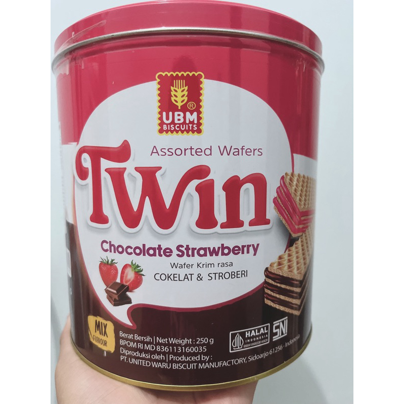 Jual Ubm Twin assorted wafers chocolate strawberry 250g | Shopee Indonesia