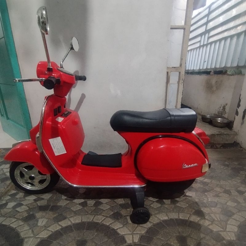 Jual Mainan motor listrik aki merk VESPA original | Shopee Indonesia