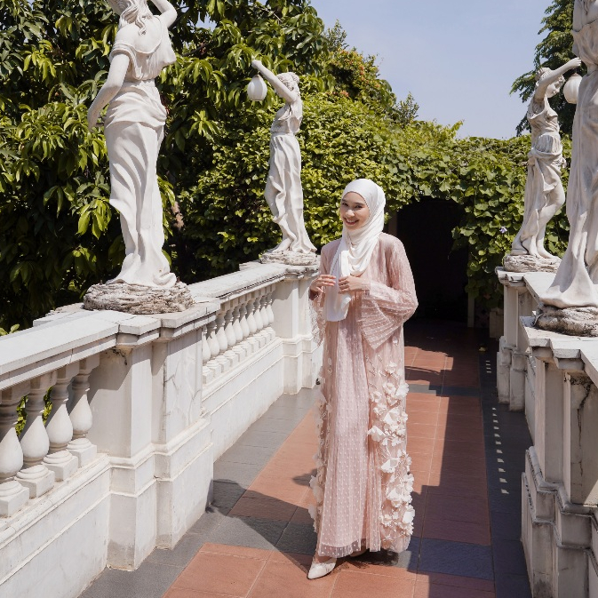 Jual Aura Label x Nasari Astri - Rosedale Dress in Cream | Shopee Indonesia