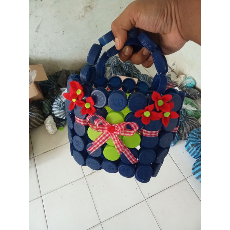Jual Tas Mini Dari Tutup Botol / Request Orderan/ Kerajinan Dari Tutup ...