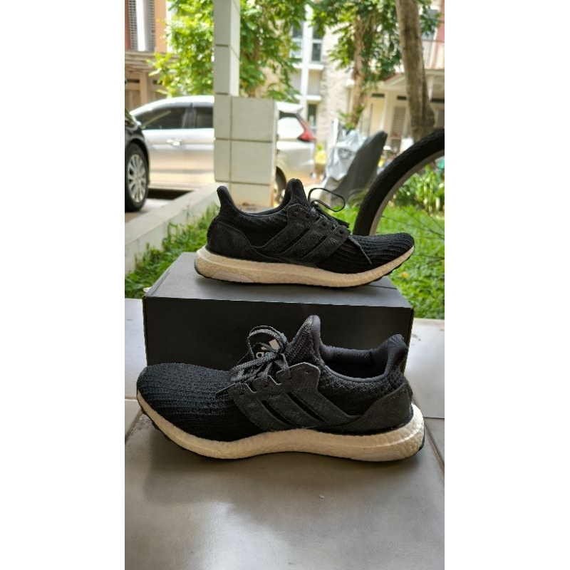 Jual Preloved Sepatu lari / Running Shoes Adidas Ultra Boost classic ...
