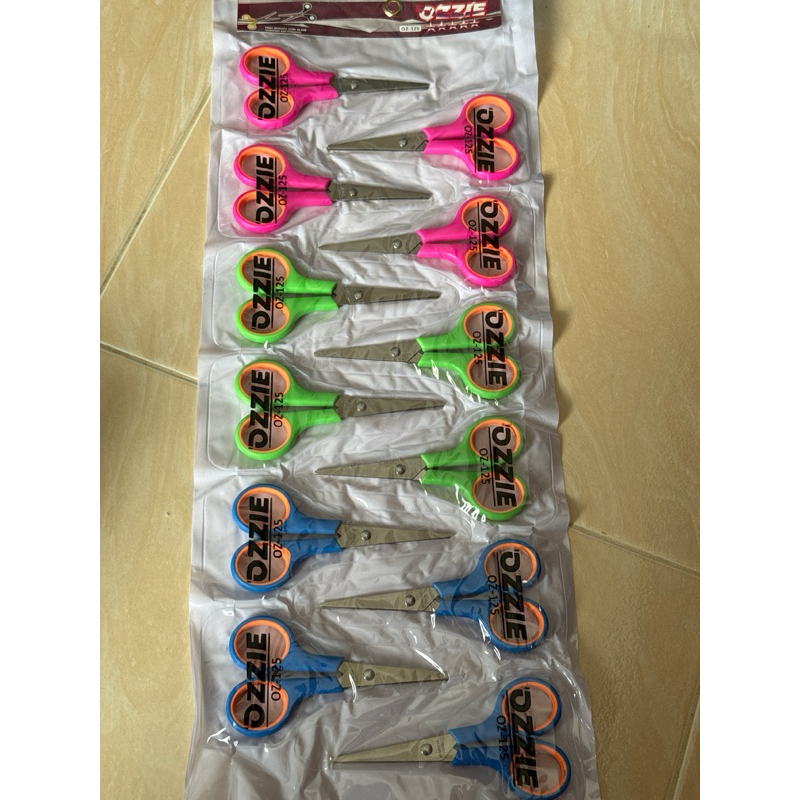 Jual Gunting Kecil Renteng Ozzie|| Gunting Orlee warna dan hitam ...