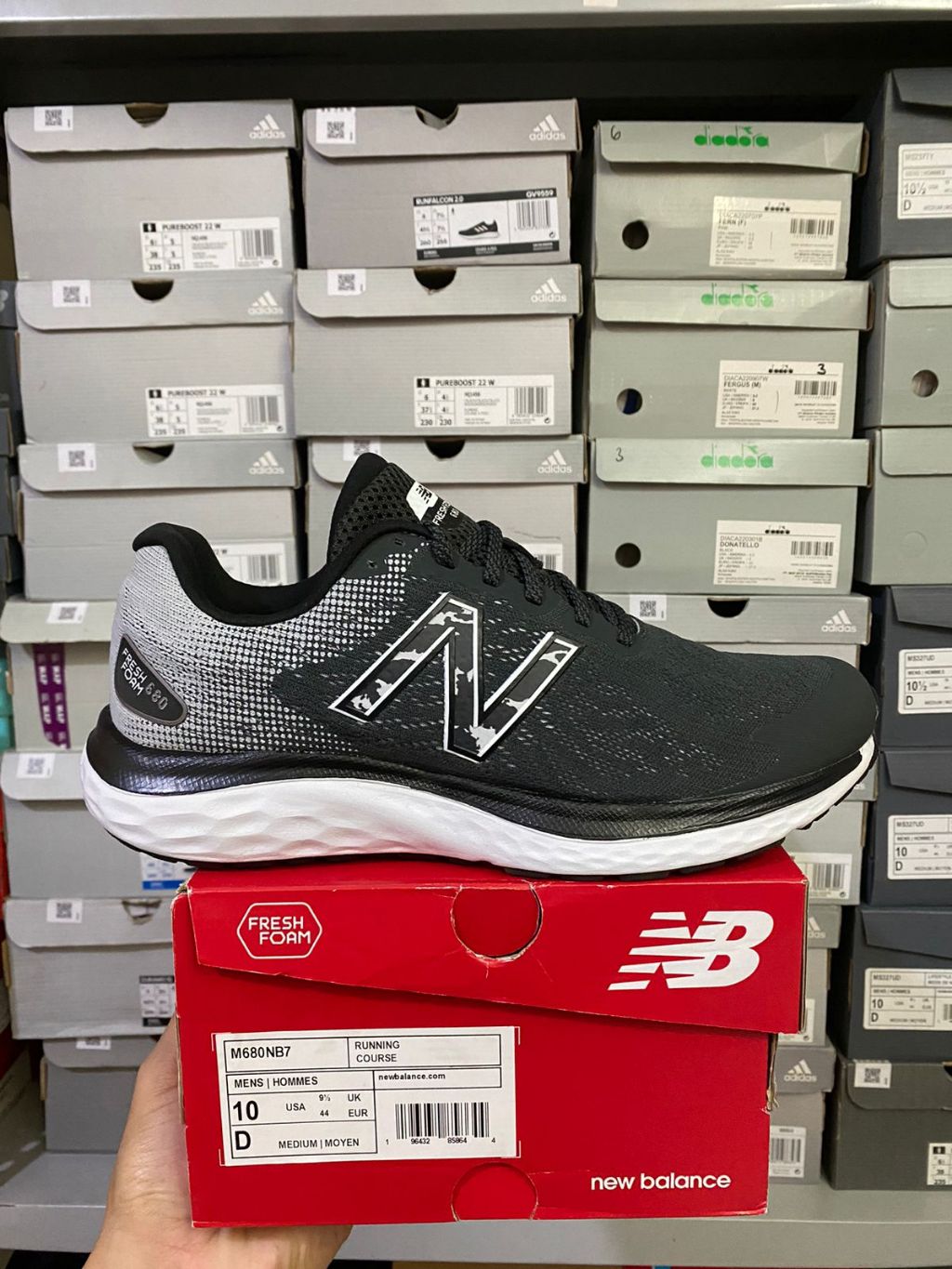 Jual New Balance Running Course Black M680NB7 Men's Shoes Original ...