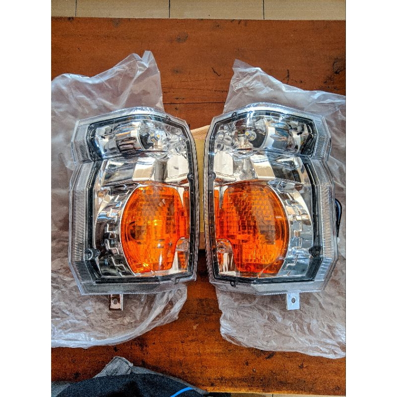 Jual LAMPU SEN ISUZU ELF NKR 71 MACAN | Shopee Indonesia