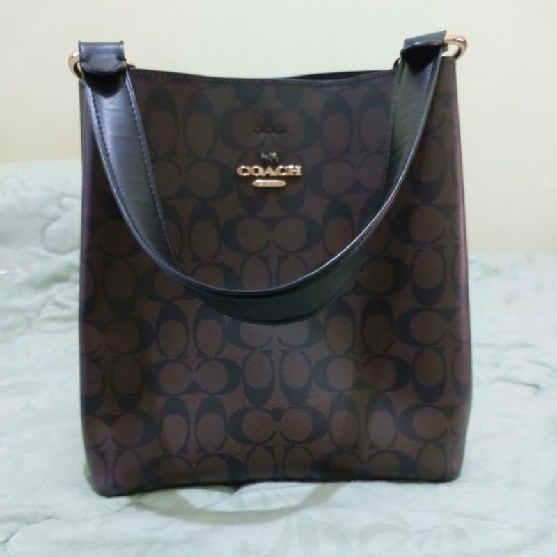 Jual Tas COACH TOWN BUCKET BAG IN SIGNATURE Preloved | Shopee Indonesia
