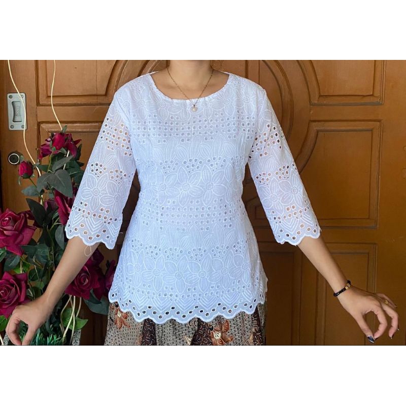 Jual Bluse katun bolong motif bunga | Shopee Indonesia