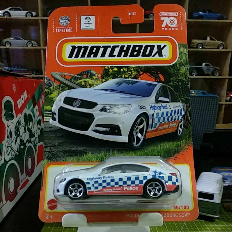Jual Matchbox Holden VF Commodore SSV Police Highway Patrol White Putih ...