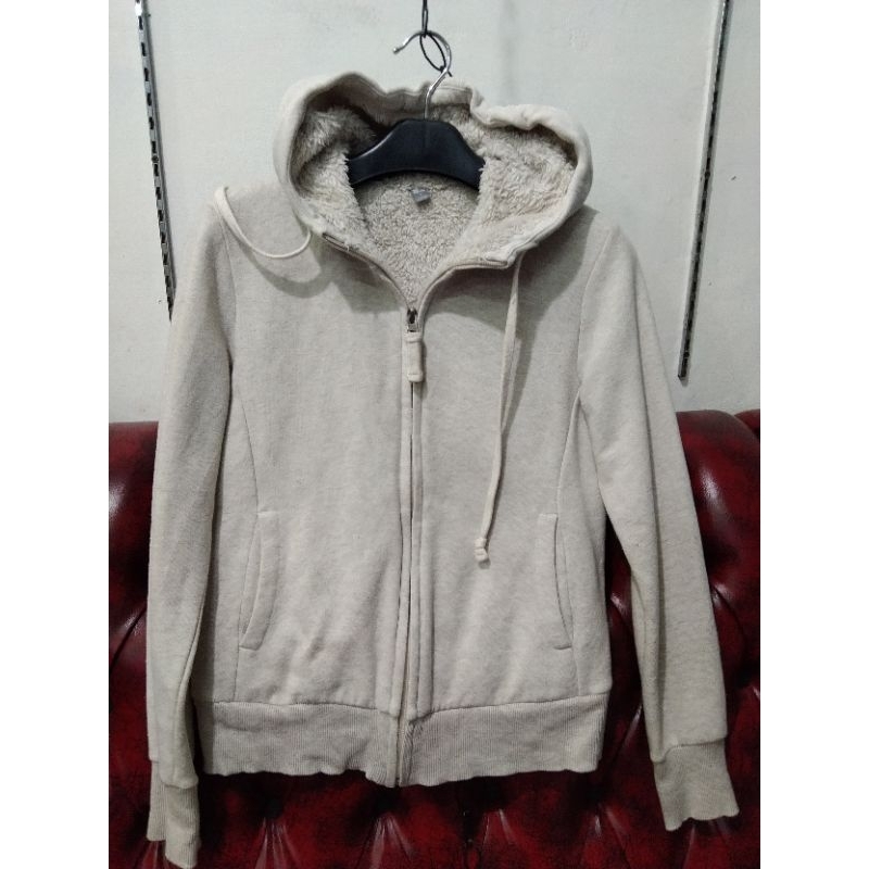 Jual UNIQLO abu2 | Shopee Indonesia