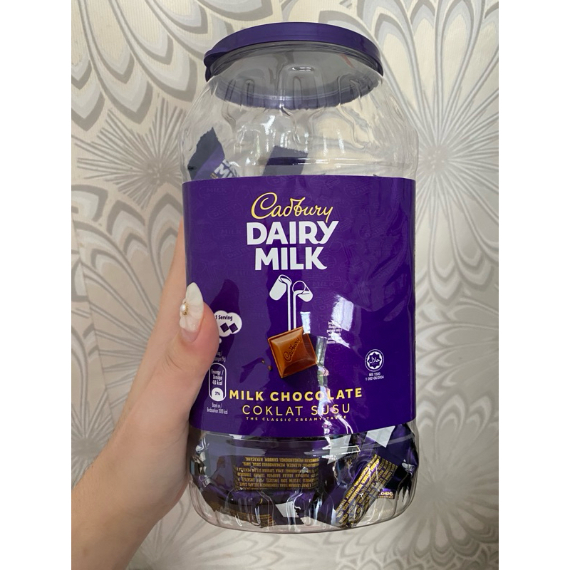 Jual coklat / chocolate cadbury dairy milk 405g isi 90 PCS | Shopee ...
