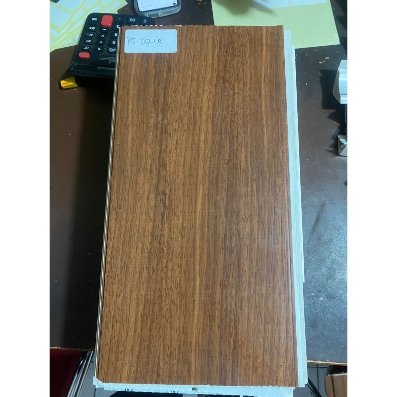 Jual Plafon Pvc Motif Serat Kayu Coklat Glossy PG 012 | Shopee Indonesia
