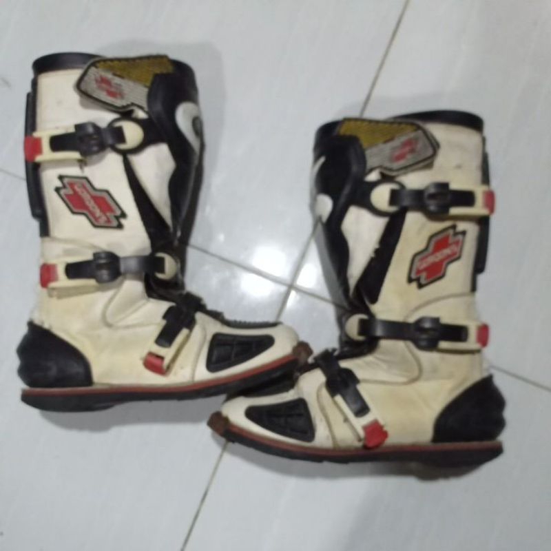 Jual sepatu cross gordon's | Shopee Indonesia