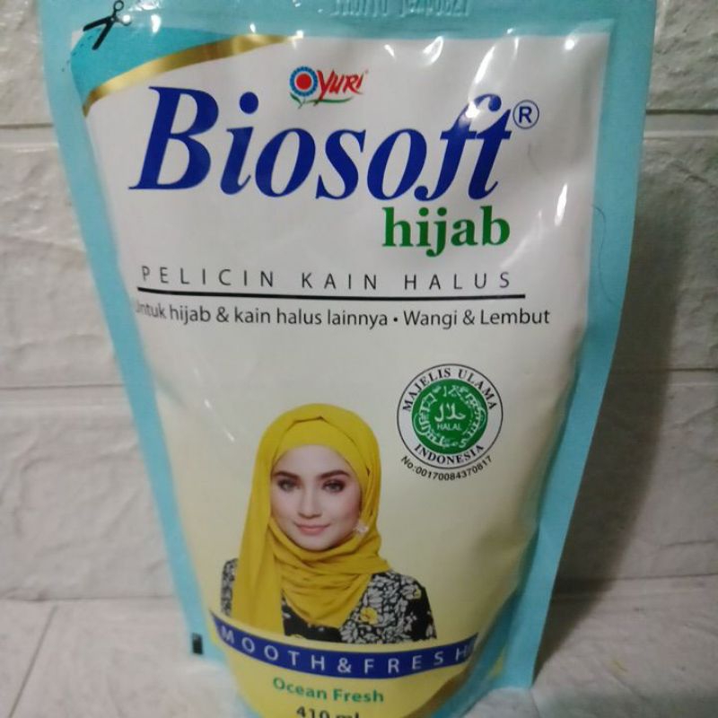 Jual YURI BIOSOFT HIJAB PELICIN KAIN HALUS 410ML | Shopee Indonesia