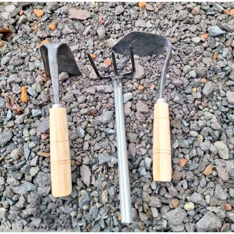 Jual Cangkul rumput kecil isi 3 - Cangkul kecil baja dan garuk sampah ...