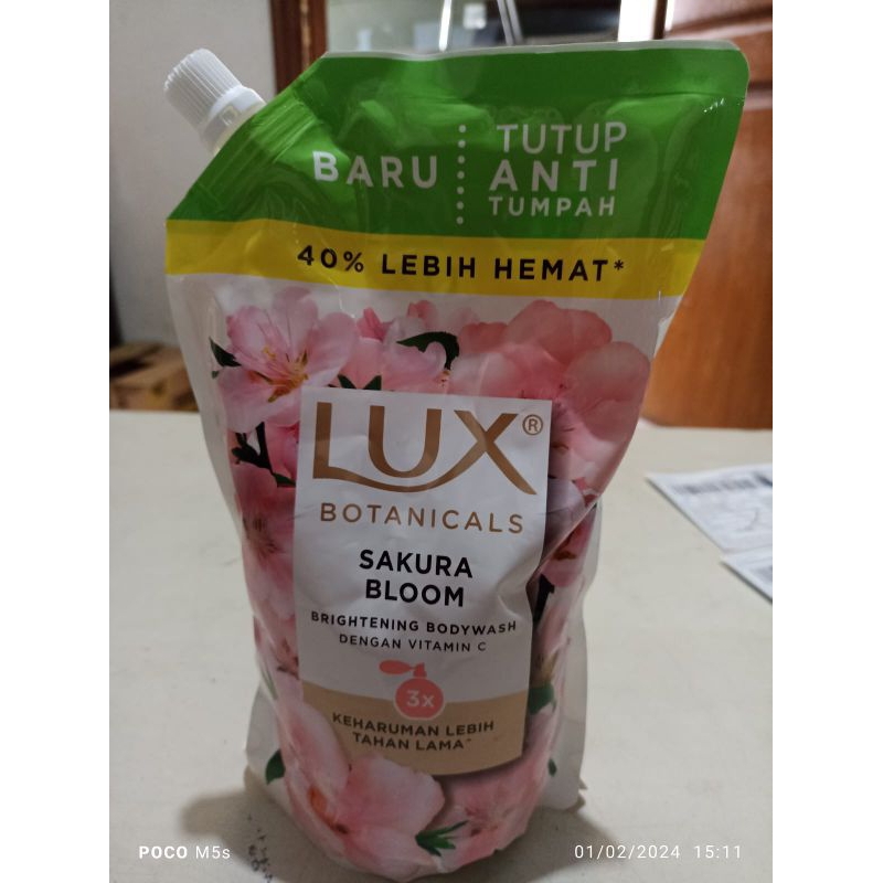 Jual Lux Botanicals Sabun Mandi Cair Sakura Bloom 825 Ml | Shopee Indonesia