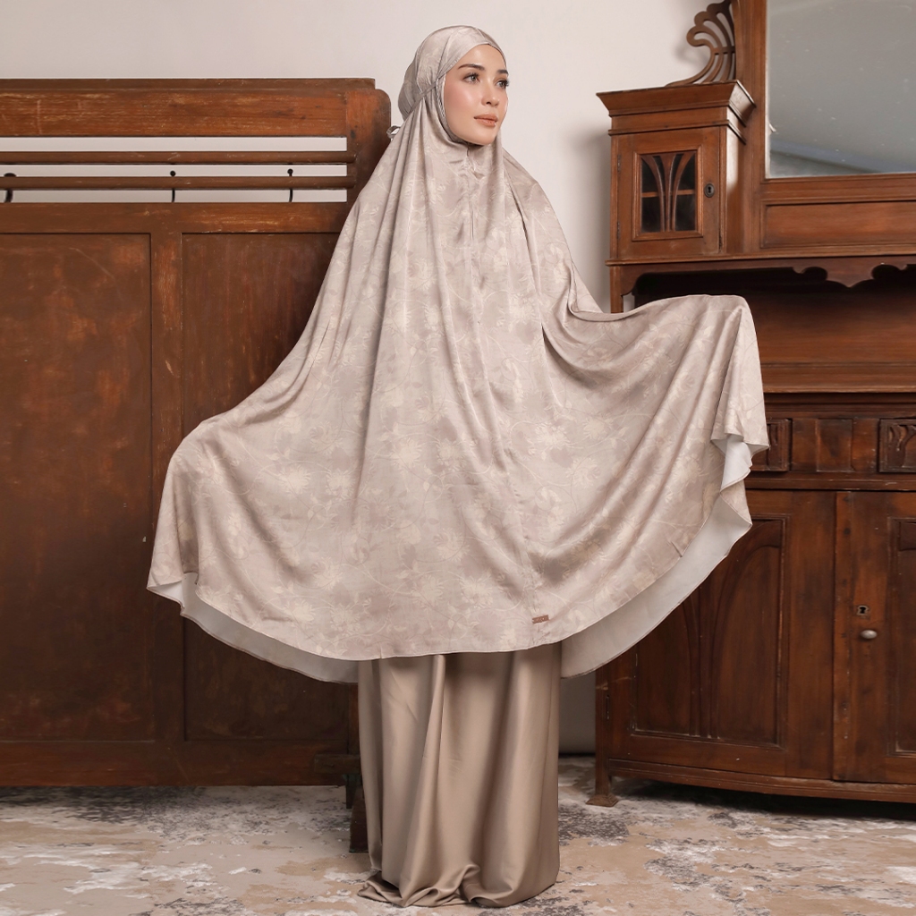 Jual Lozy Hijab - Lesti Prayer Set (Mukena Motif Silk 2in1 Lozy x Lesti) | Shopee Indonesia