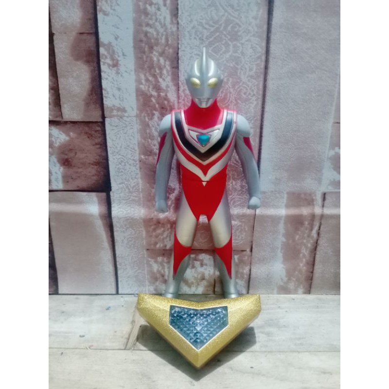 Jual esplender figure ultraman gaia changer spark alat berubah gaia ...