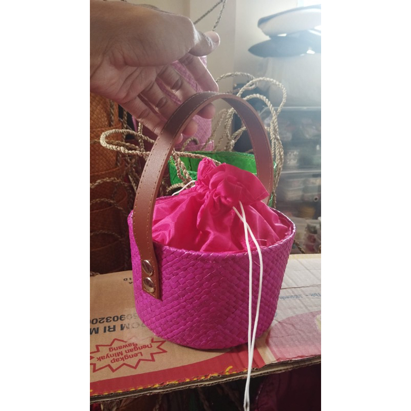 Jual READY Tas pandan parcel EMBER POLOS GAGANG SATU VINYL tas hampers ...