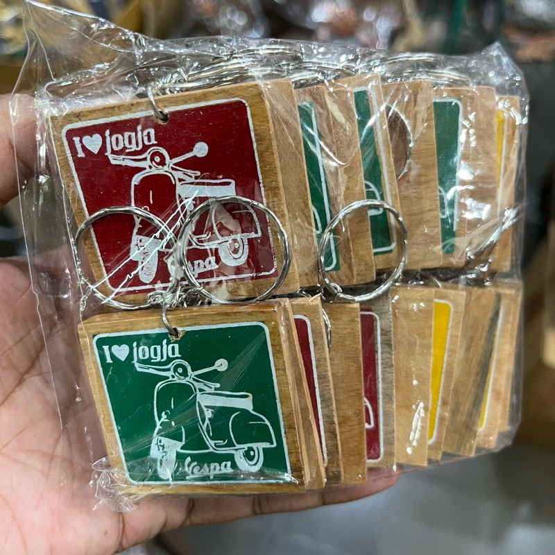 Jual Souvenir Gantungan Kunci Khas Malioboro Jogja Bahan Kayu 1 Kodi (isi 20pcs) | Shopee Indonesia