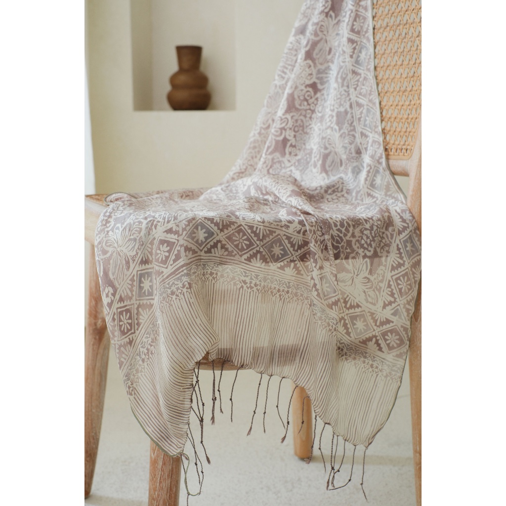 Jual Batik Ratu - Kaca Piring in Grey - Syal Batik Sutra - 55 | Shopee ...