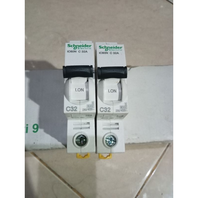 Jual MCB SCHNEIDER 32A 1P IC60N | Shopee Indonesia
