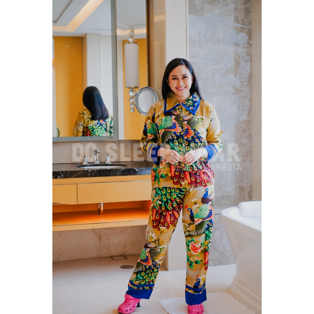 Jual DENISE CHARIESTA - Limited Peacock Holang Kaya | Shopee Indonesia